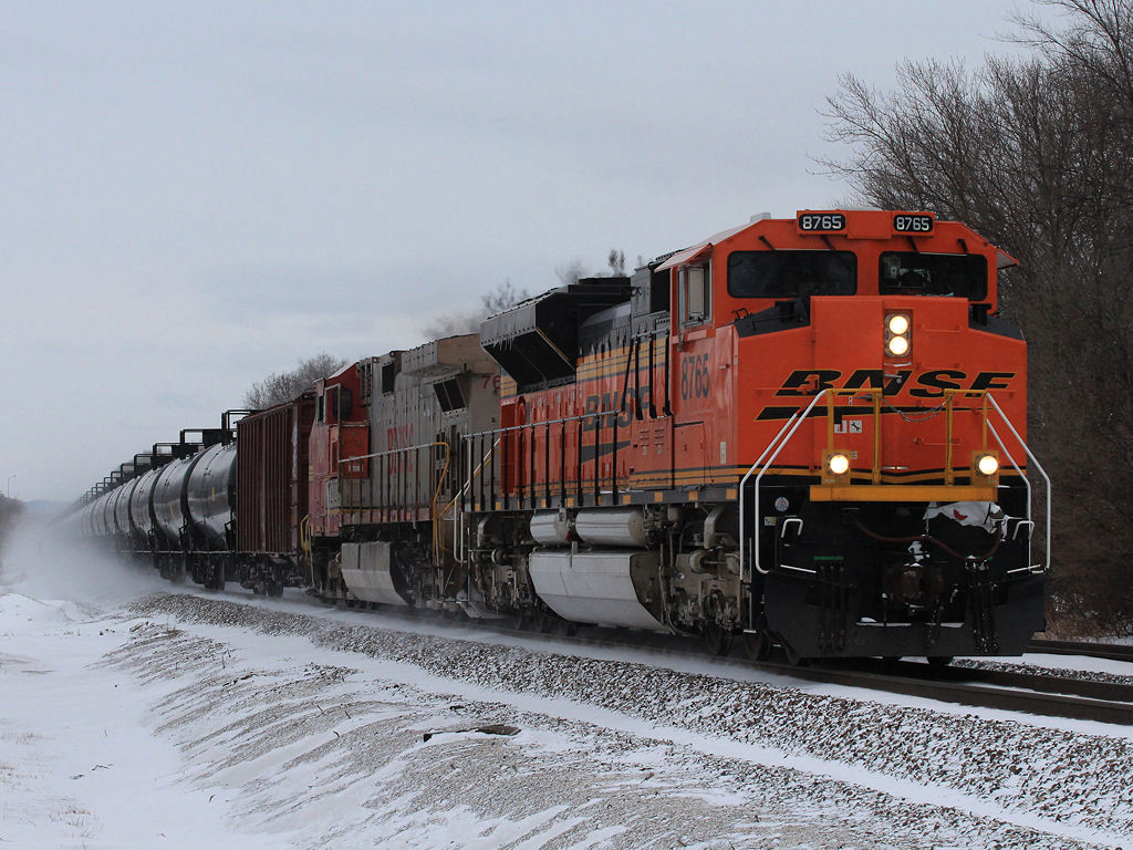 BNSF 8765